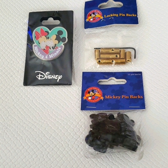 Disney | Accessories | Mickey Minnie Mouse Pin And Extra Pin Backs ...